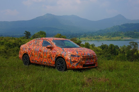 2020 Skoda Superb Facelift Variants, Features, Price Revealed | Droom ...