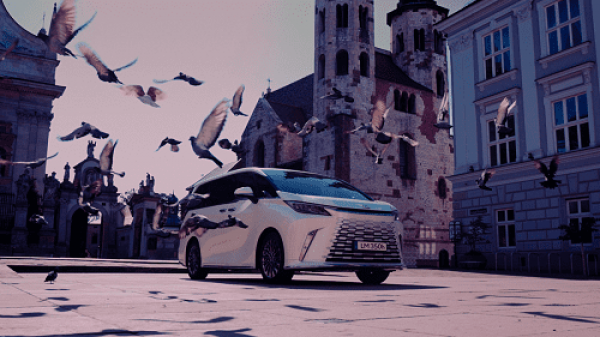 2024 Lexus LM 350h luxury MPV launched in India | Droom Discovery