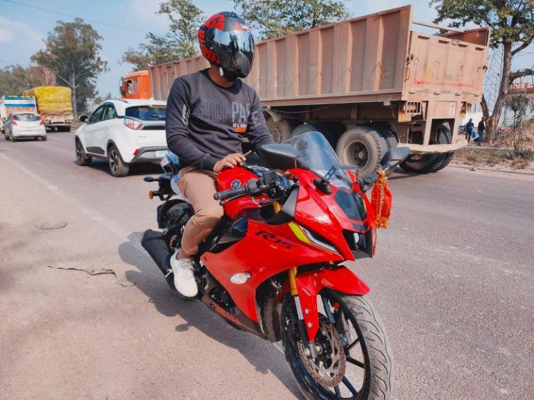 Used Yamaha YZF-R15 V4 Metallic Red 2022 Model (PID-1421424756) Bike ...