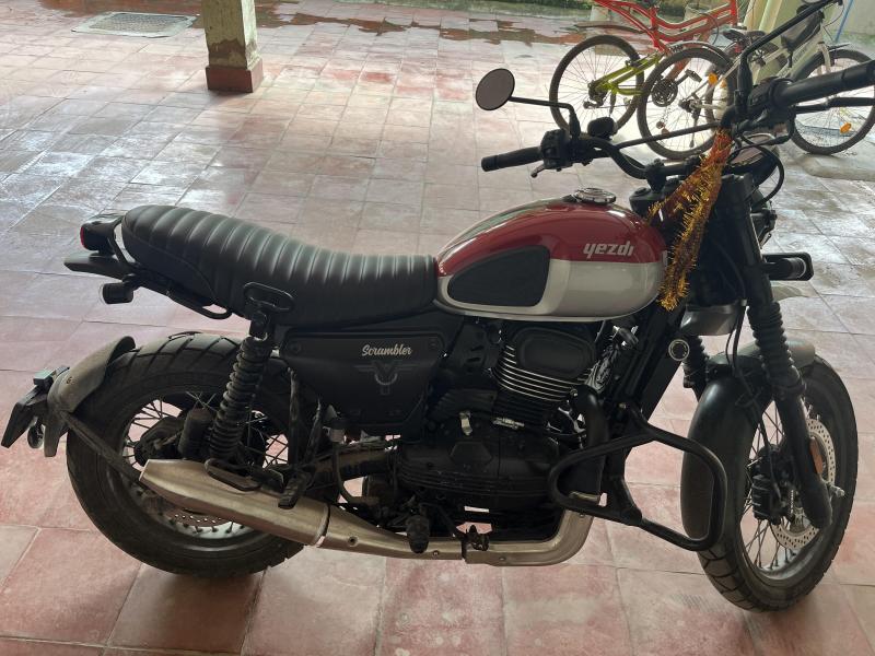 Used Yezdi Scrambler Dual Tone 2022 Model (PID-1421503030) Bike for ...