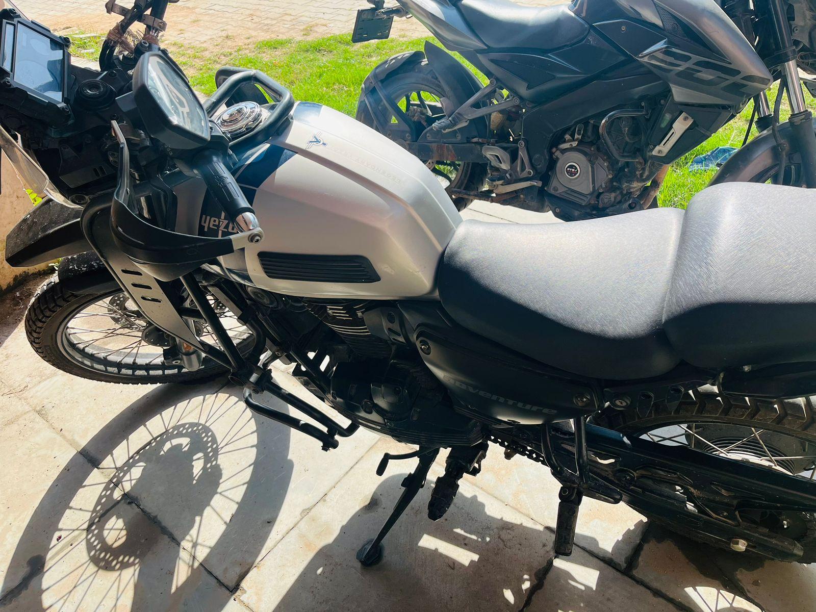 Used Yezdi Adventure Slick Silver 2022 Model (PID-1421626534) Bike for ...