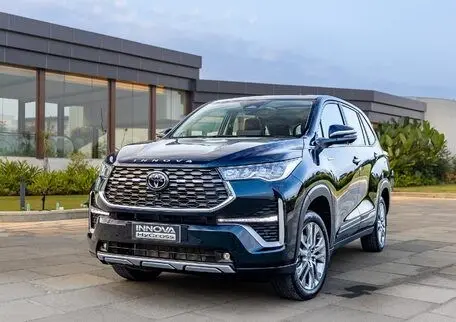 Toyota Innova Hycross GX 8 STR Single Tone On Road Price in Indore | Droom