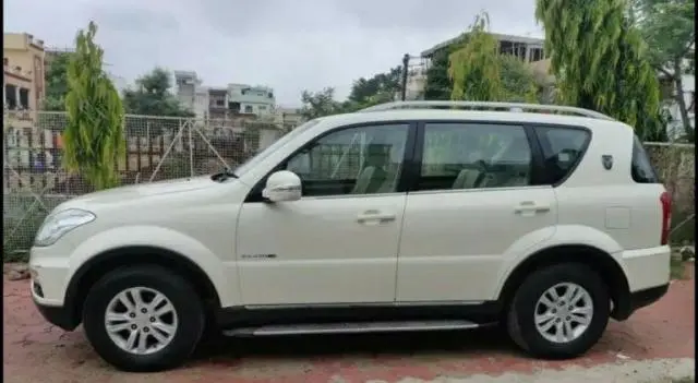 Mahindra Ssangyong Rexton Price, Mileage, Specs, Reviews | Droom