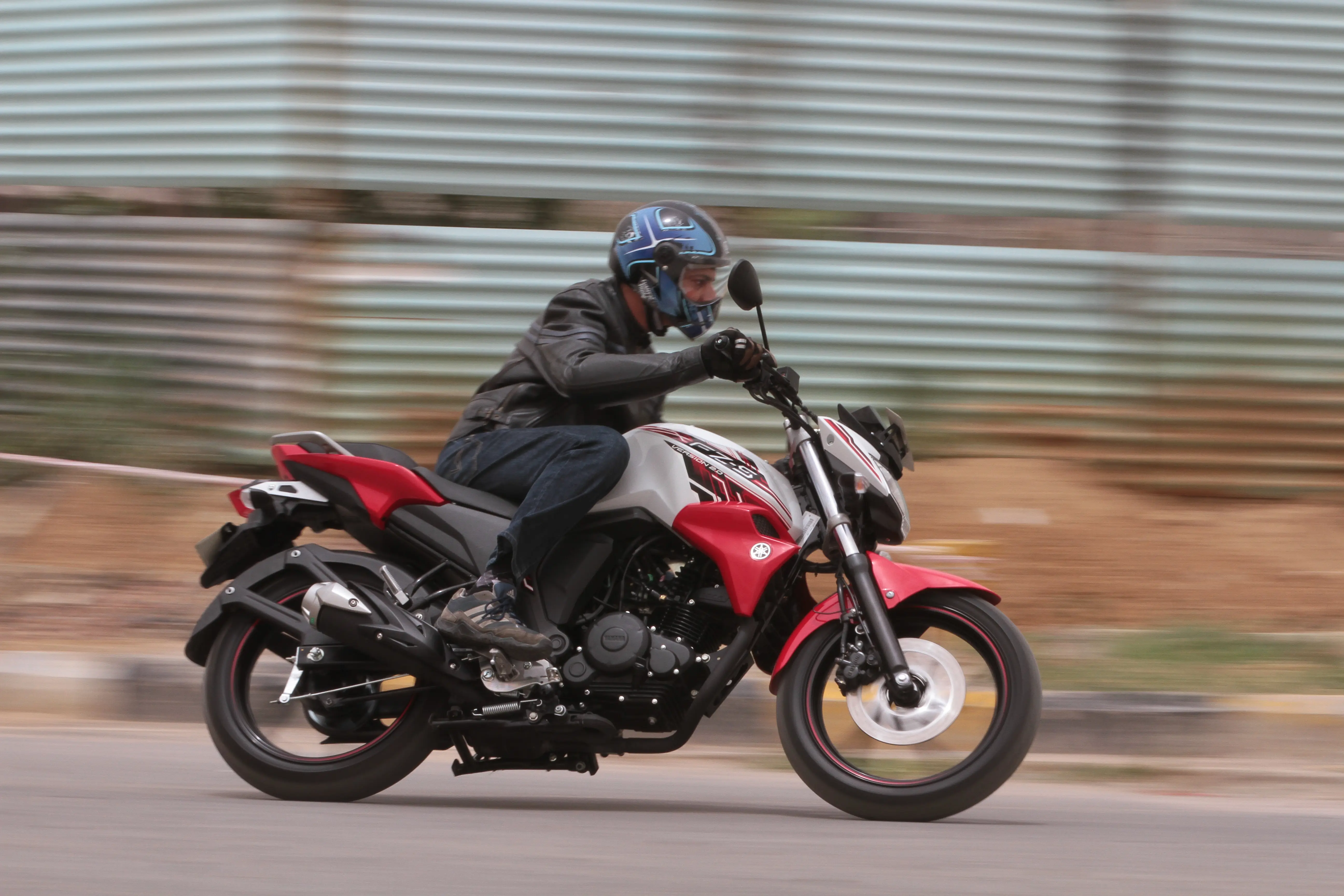 Yamaha FZ Price, Mileage, Specs, Reviews | Droom