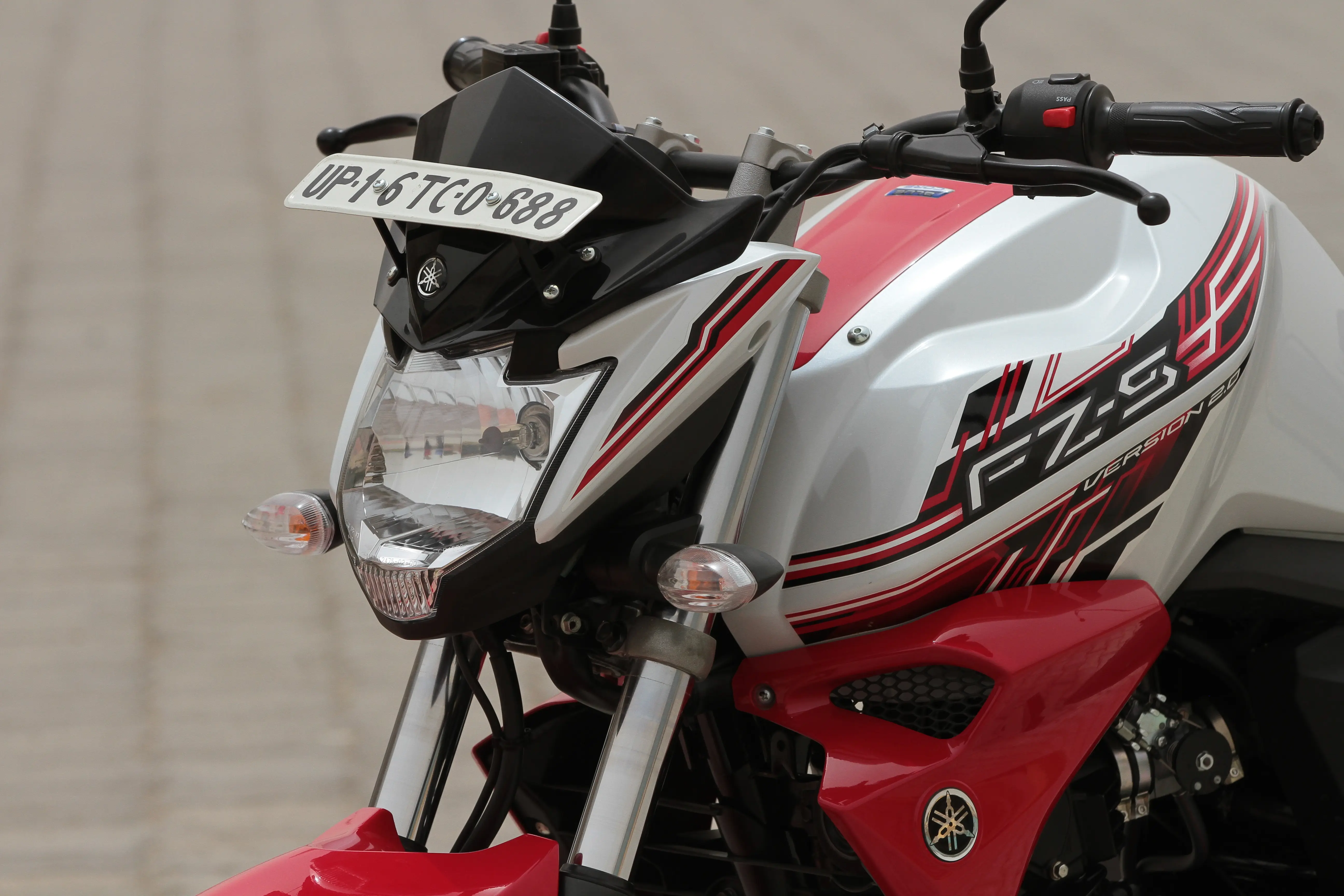 Yamaha FZ Price, Mileage, Specs, Reviews | Droom