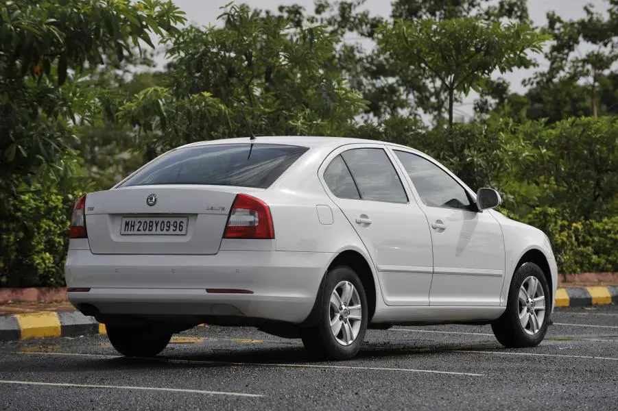 Skoda Laura Price, Mileage, Specs, Reviews | Droom