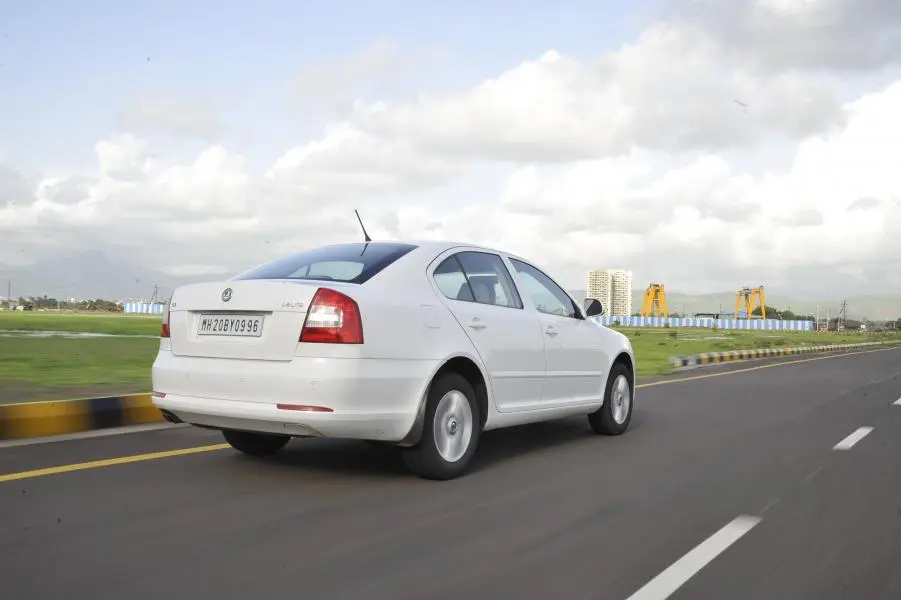 Skoda Laura Price, Mileage, Specs, Reviews | Droom
