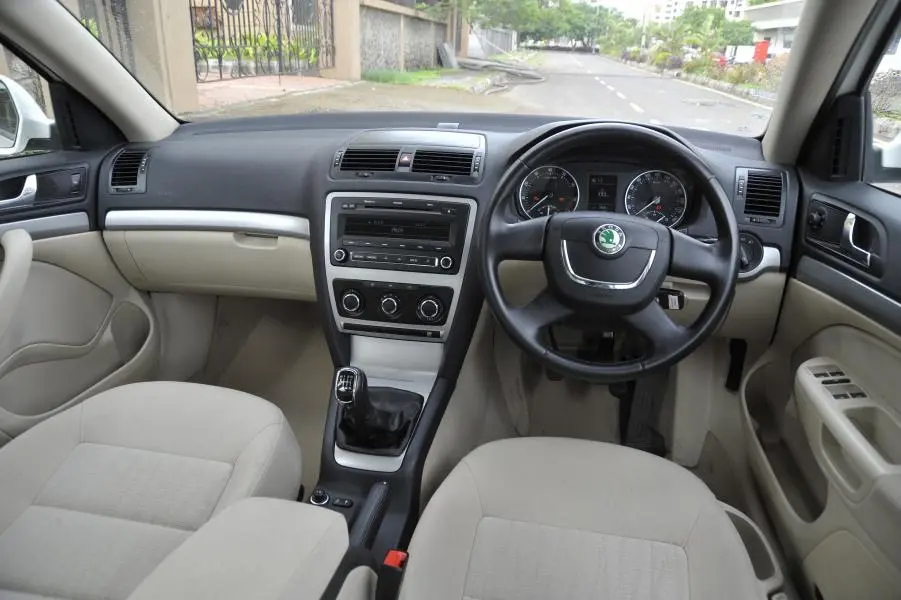Skoda Laura Price, Mileage, Specs, Reviews | Droom