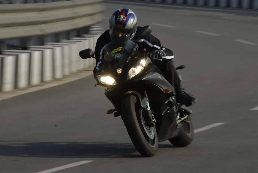 Yamaha YZF-R6 Price - Yzf R6 Mileage, Specs, Colors | Droom