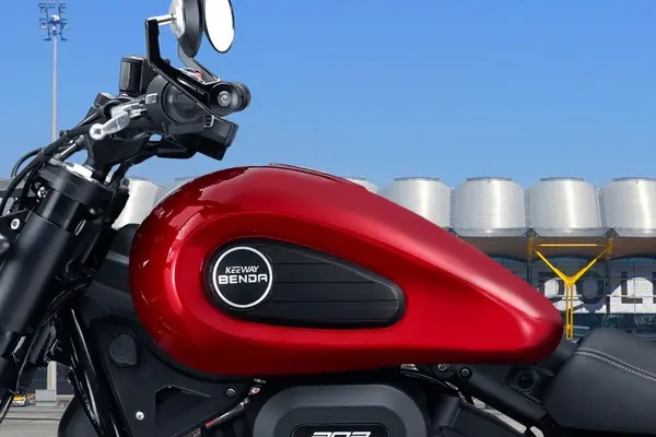 Keeway V302C Glossy Red 2026 Price, Mileage, Specs, Reviews