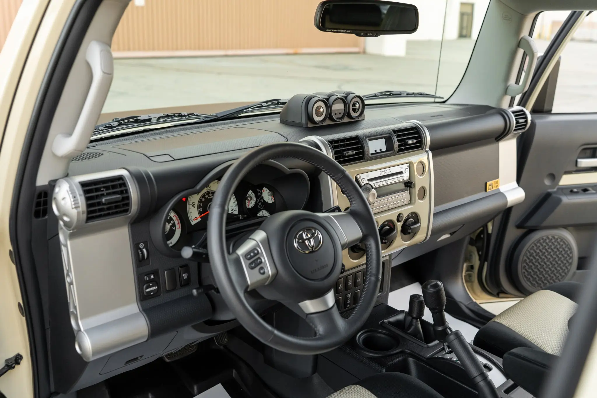Toyota FJ Cruiser Price, Mileage, Specs, Reviews | Droom