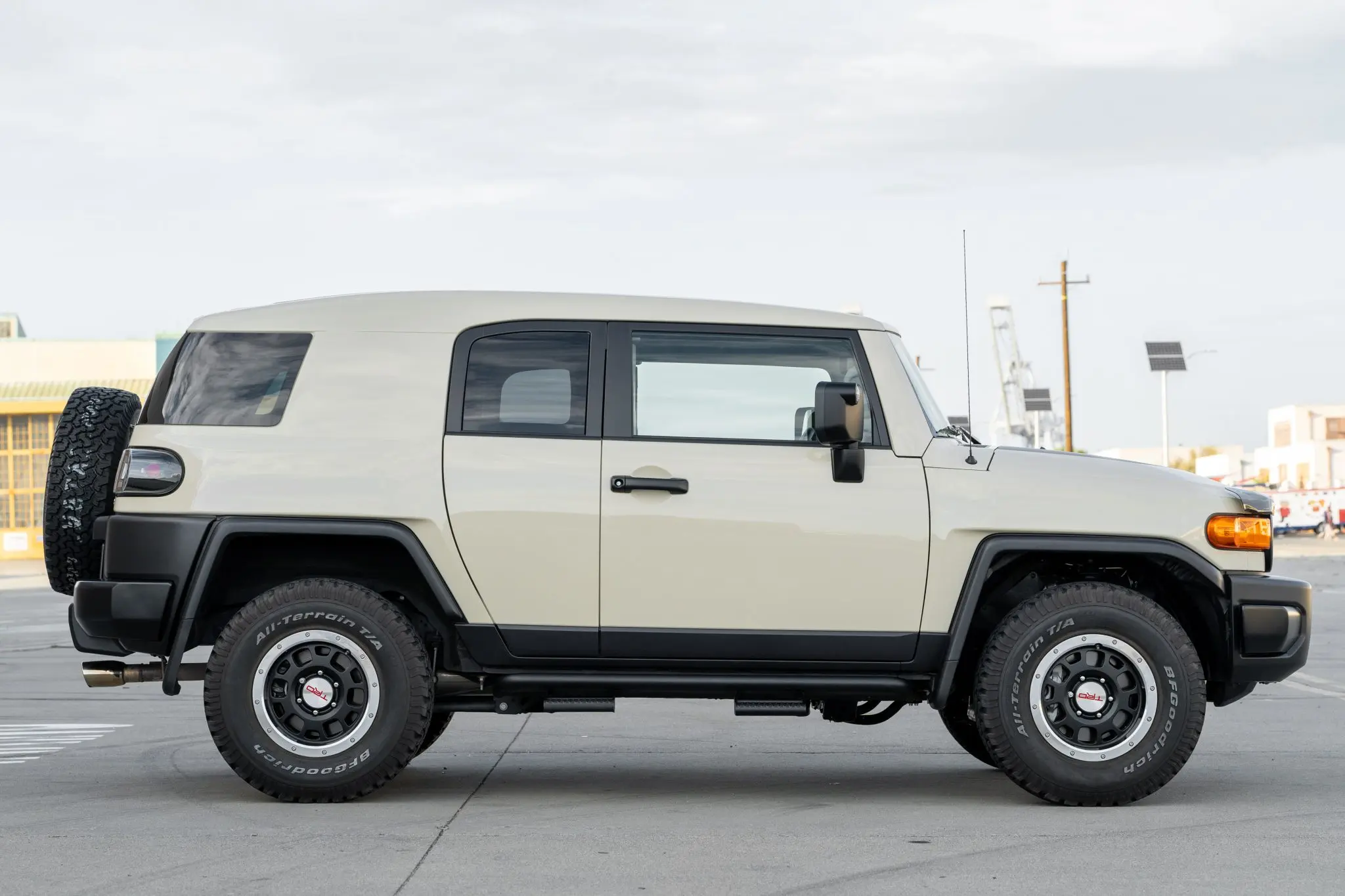 Toyota FJ Cruiser Price, Mileage, Specs, Reviews | Droom
