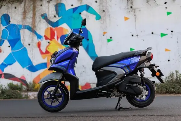 Yamaha Ray ZR 125 Hybrid Disc 2025 Price, Mileage, Specs, Reviews