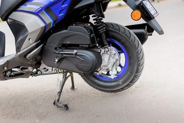 Yamaha Ray ZR 125 Hybrid Disc 2025 Price, Mileage, Specs, Reviews