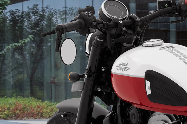 Jawa 42 Bobber Moonstone White 2023 Price in India | Droom