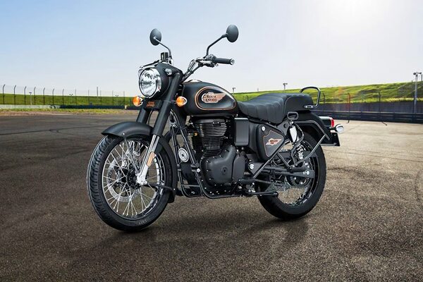 Royal Enfield Bullet 350 Battalion Black 2025 Price, Mileage, Specs ...