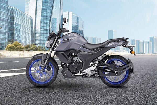 Yamaha FZS Fi V4 Price, Mileage, Specs, Reviews | Droom