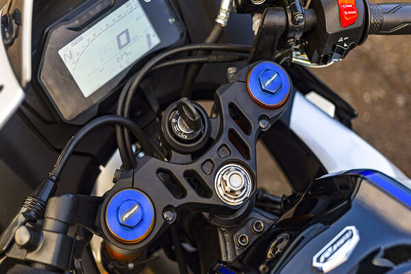 Yamaha R15M Price in India, Mileage, Reviews & Images, Specifications ...